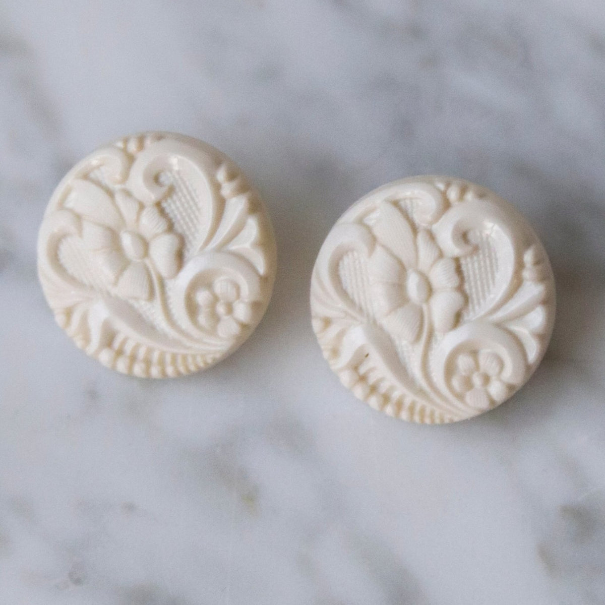 Ivory, Art Nouveau Florals, Shank Buttons. Available in 15mm, 18mm, 20 ...